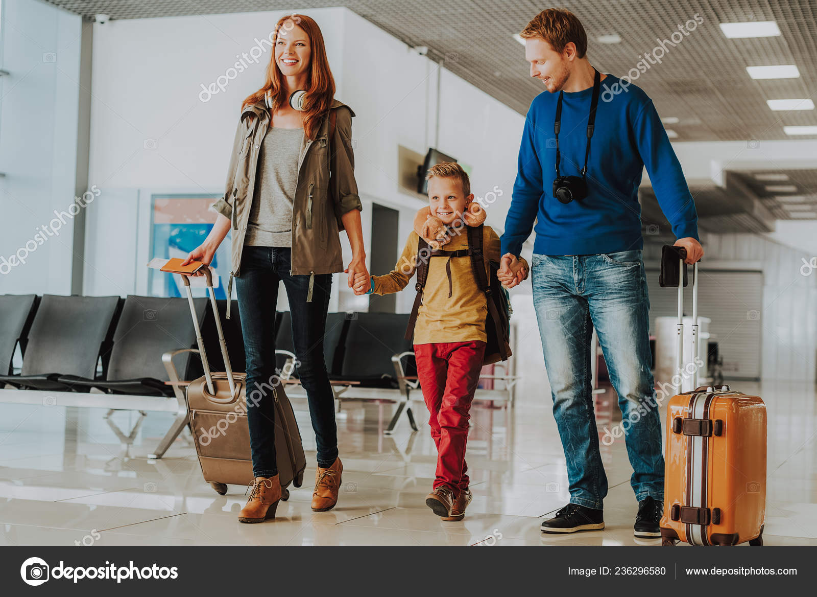 Happy family is going on holiday together — Stock Photo © iakovenko123 ...