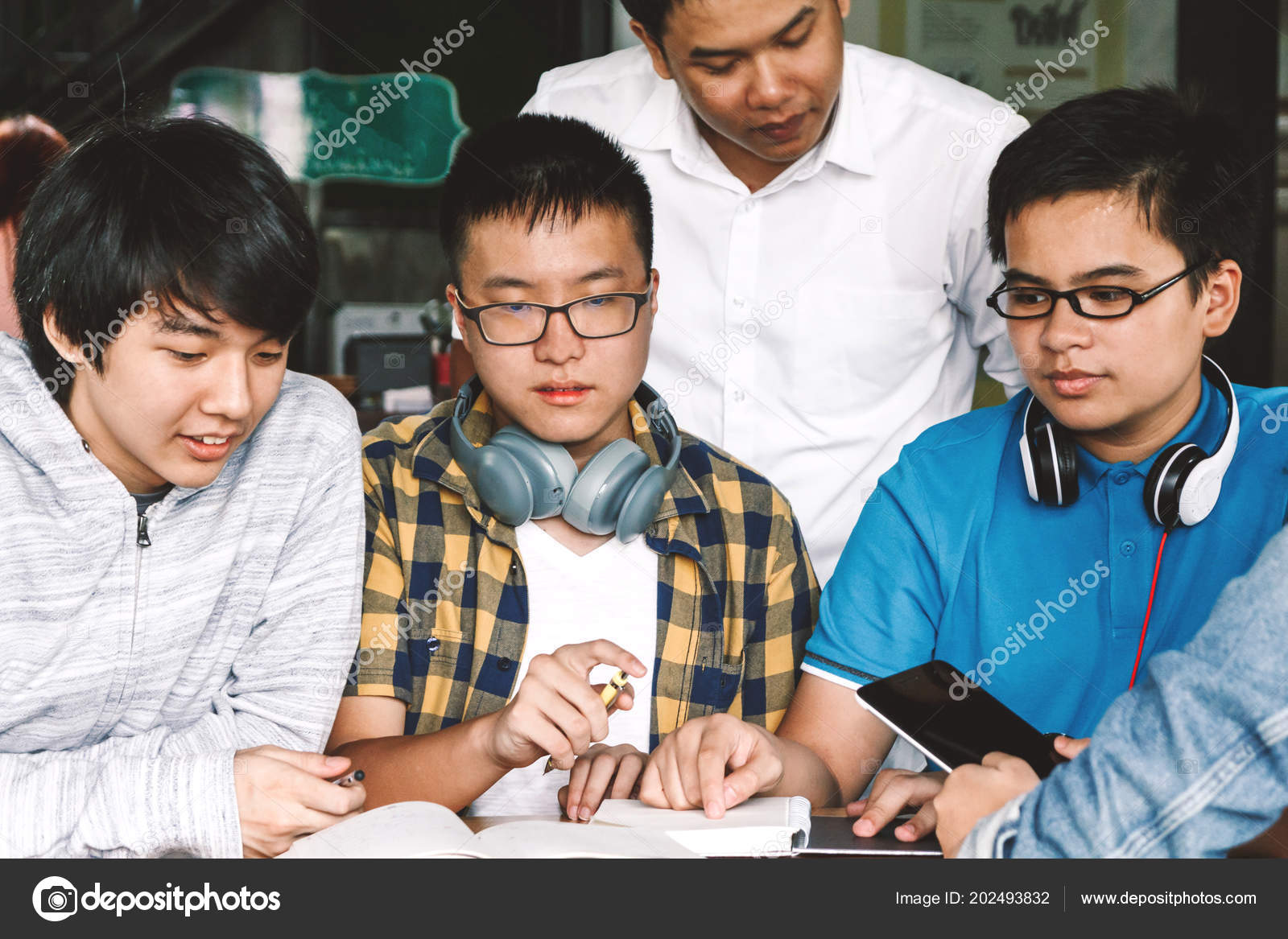 Group Teen High School Students Doing Homework — Stock Photo ...