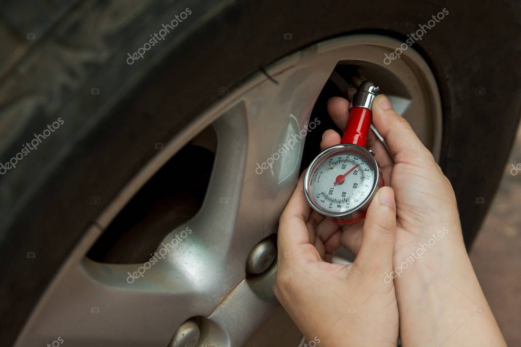 Manómetro de neumáticos: manómetro manual que controla la presión del ...