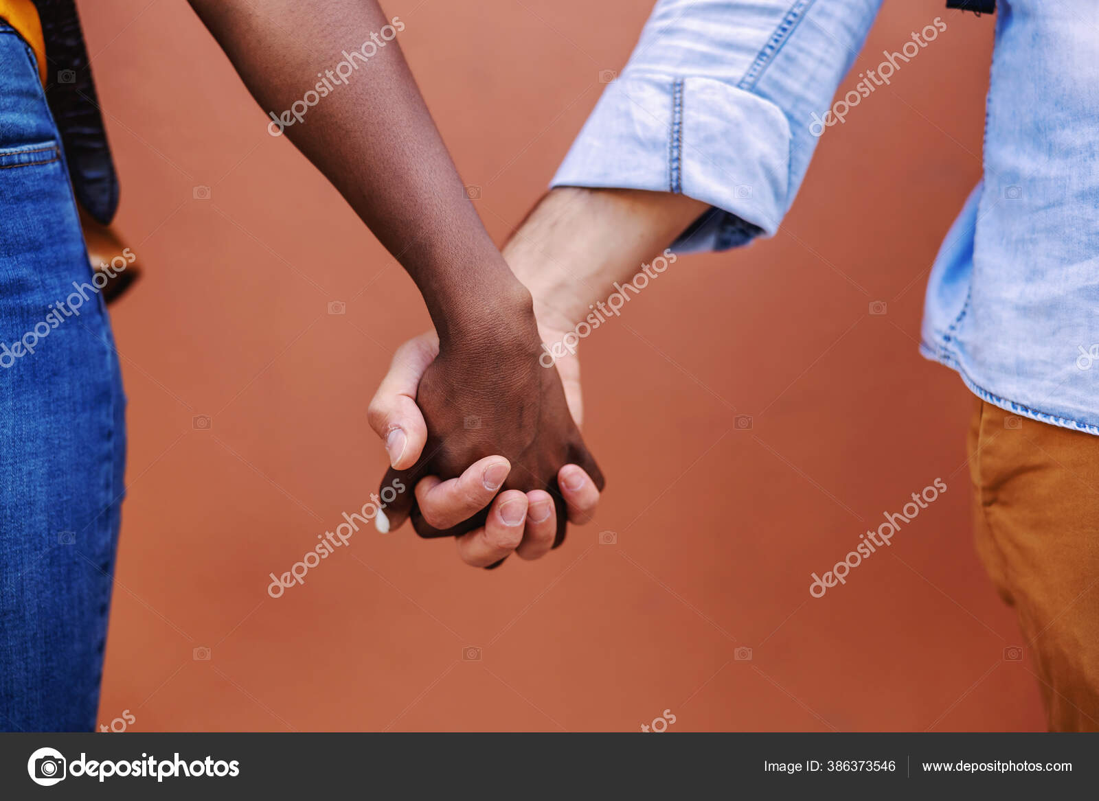 Hipsterpaar Hand In Hand 15.283 Tattoo Couple Stock Photos, High Res