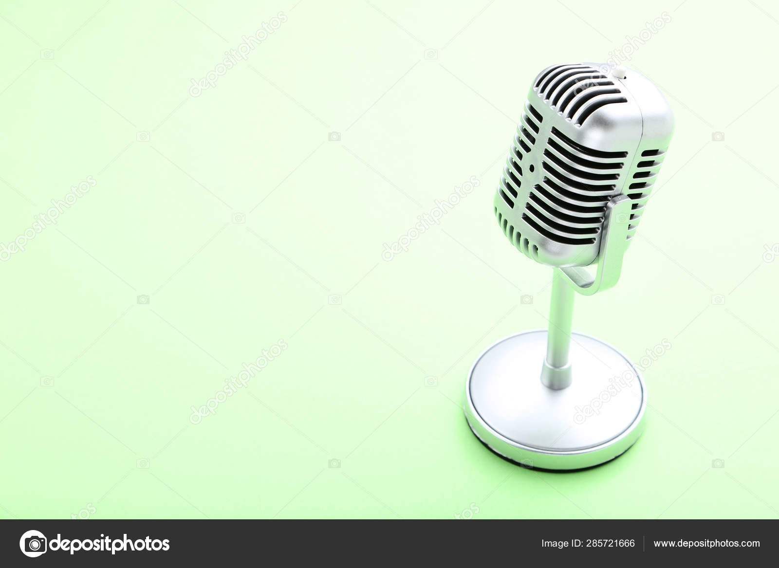 Vintage microphone on green background Stock Photo by ©5seconds 285721666