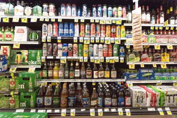 Beer aisle Stock Photos, Royalty Free Beer aisle Images | Depositphotos