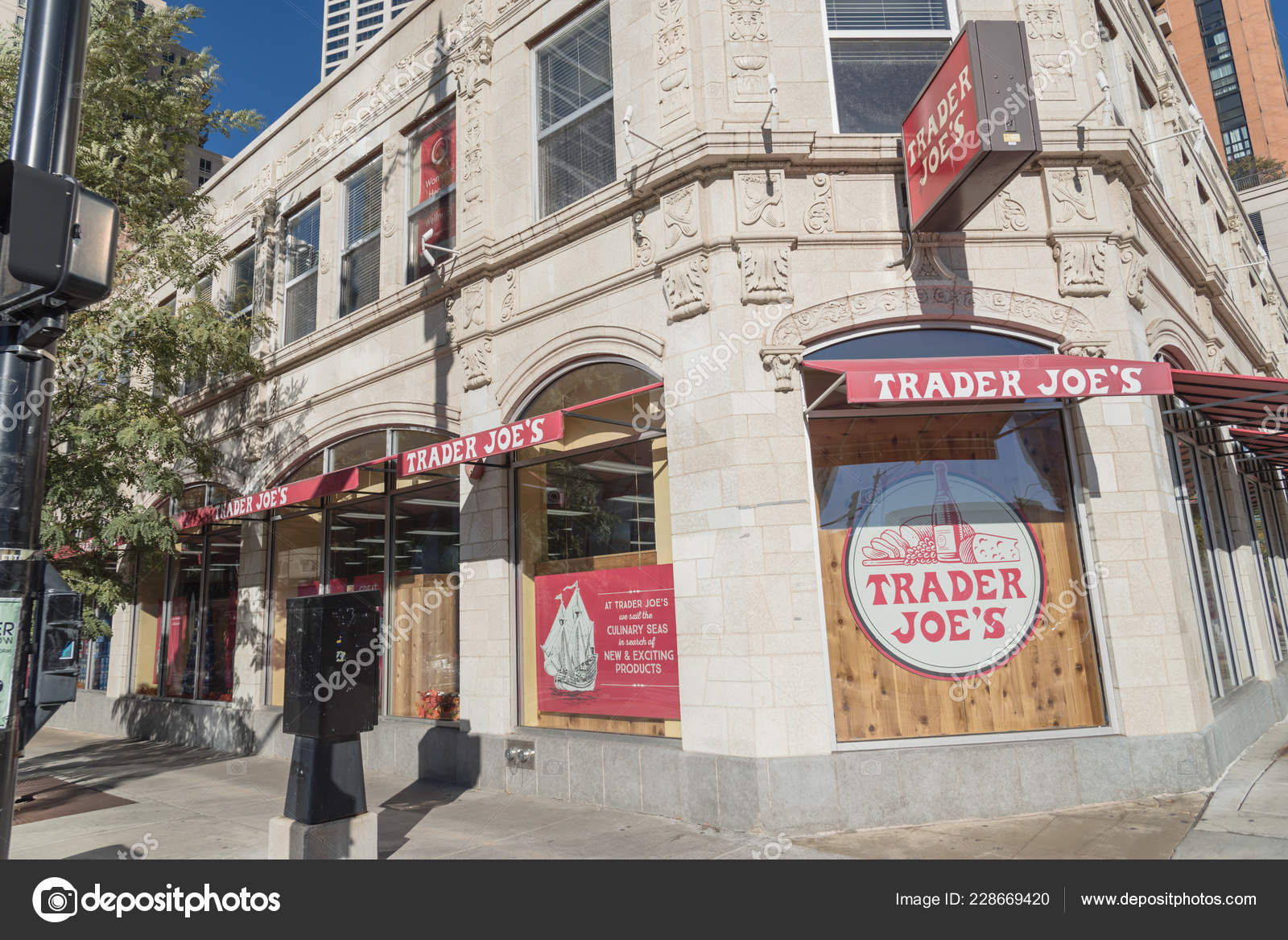Chicago Oct 2018 Entrance Trader Joes Supermarket Storefront ...