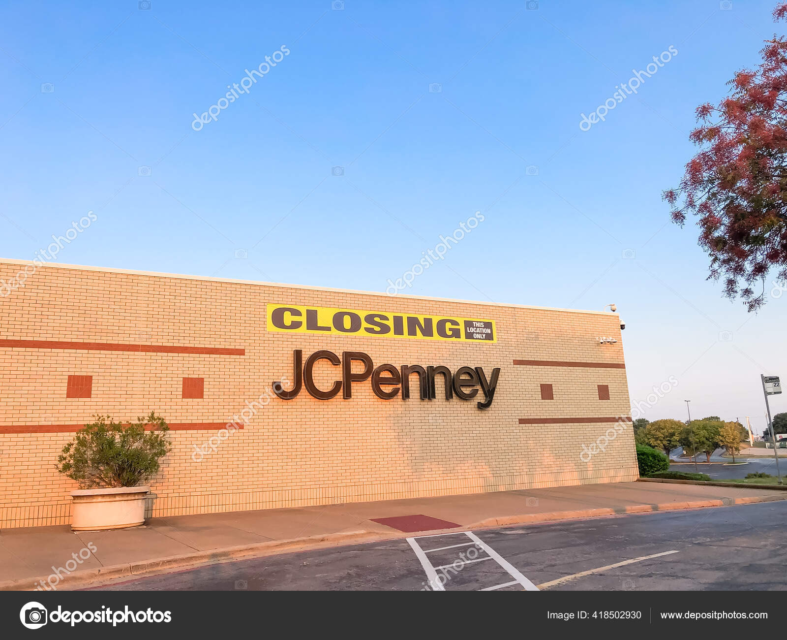 Closing sign at facade building of J.C. Penney retail store in shopping ...