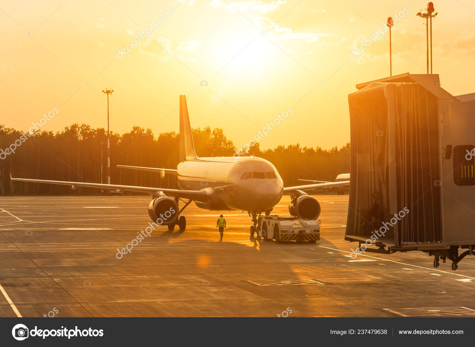 Passenger Airplane Push Back Operation Evening Airport Sunset – Stock ...