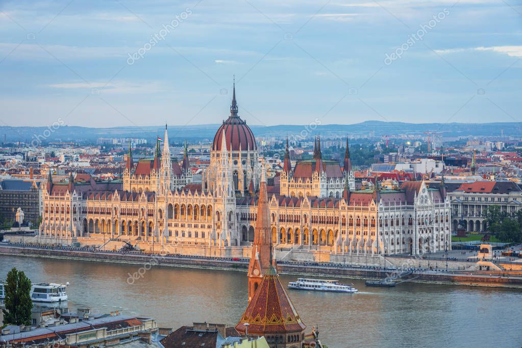 Budapest es la capital de Hungría y una de las ciudades más bellas de ...