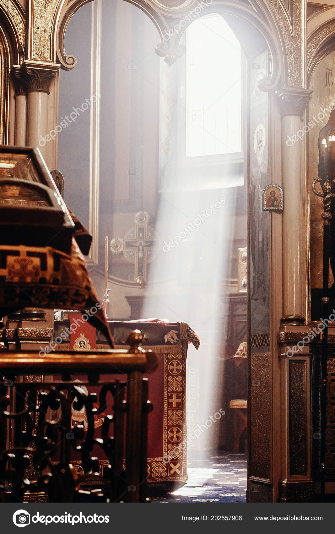 Light Church Sun Ray Falling Gold Altar Church Wedding Ceremony – Stock ...
