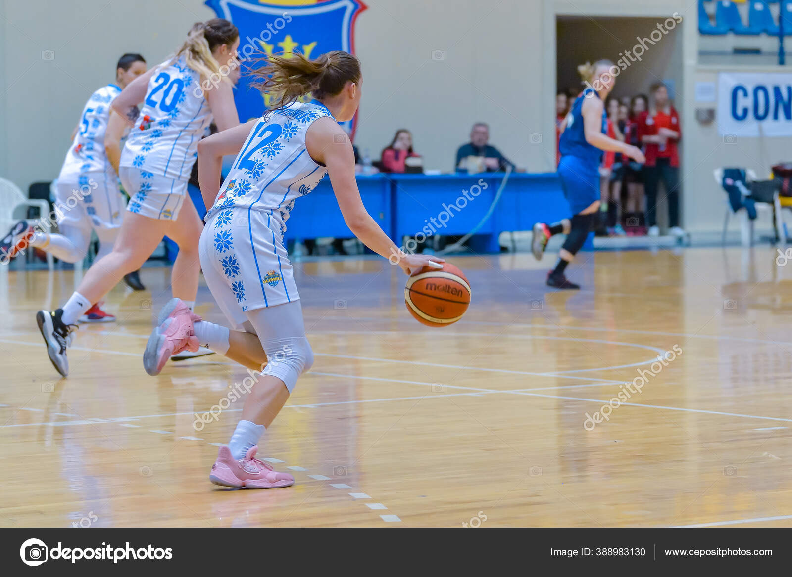 Csm Targoviste Play Game Baschet Brasov Women Sport Rival Female ...