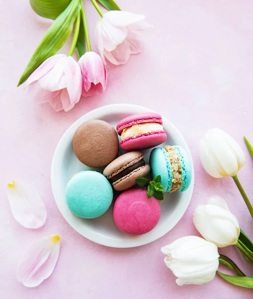 Macaroons and flowers Stock Photos, Royalty Free Macaroons and flowers ...