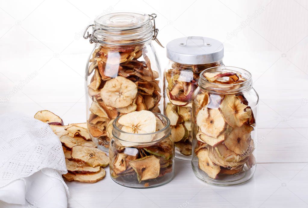 Patatas de manzana caseras. Fruta seca. Snack saludable. 2023