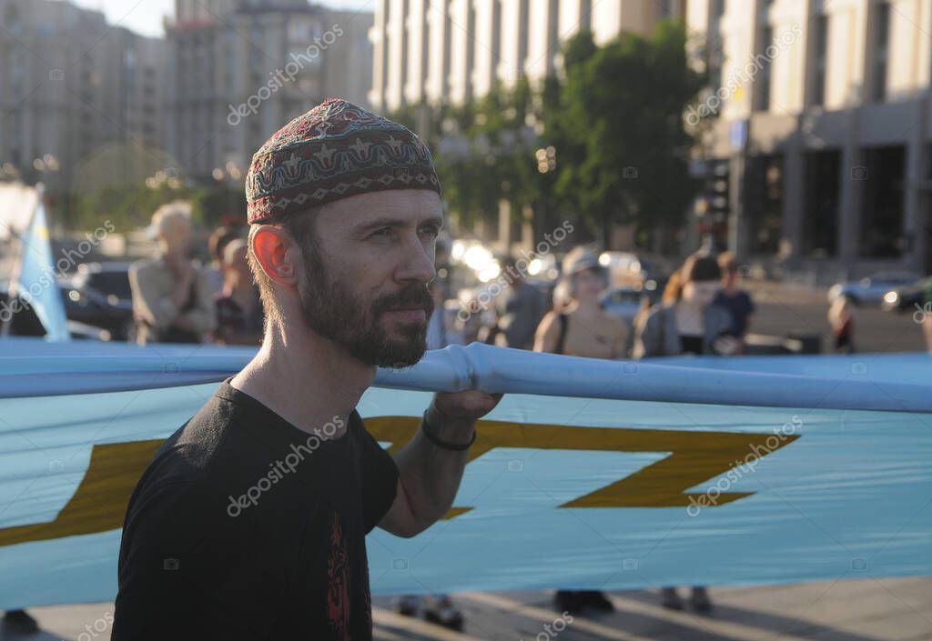 Procesión solemne al Día de la Bandera de Crimea, en Kiev, 26 de junio ...