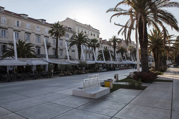 La promenade Stock Photos, Royalty Free La promenade Images | Depositphotos