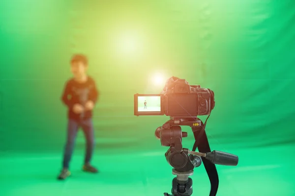 Green screen filming Stock Photos, Royalty Free Green screen filming ...