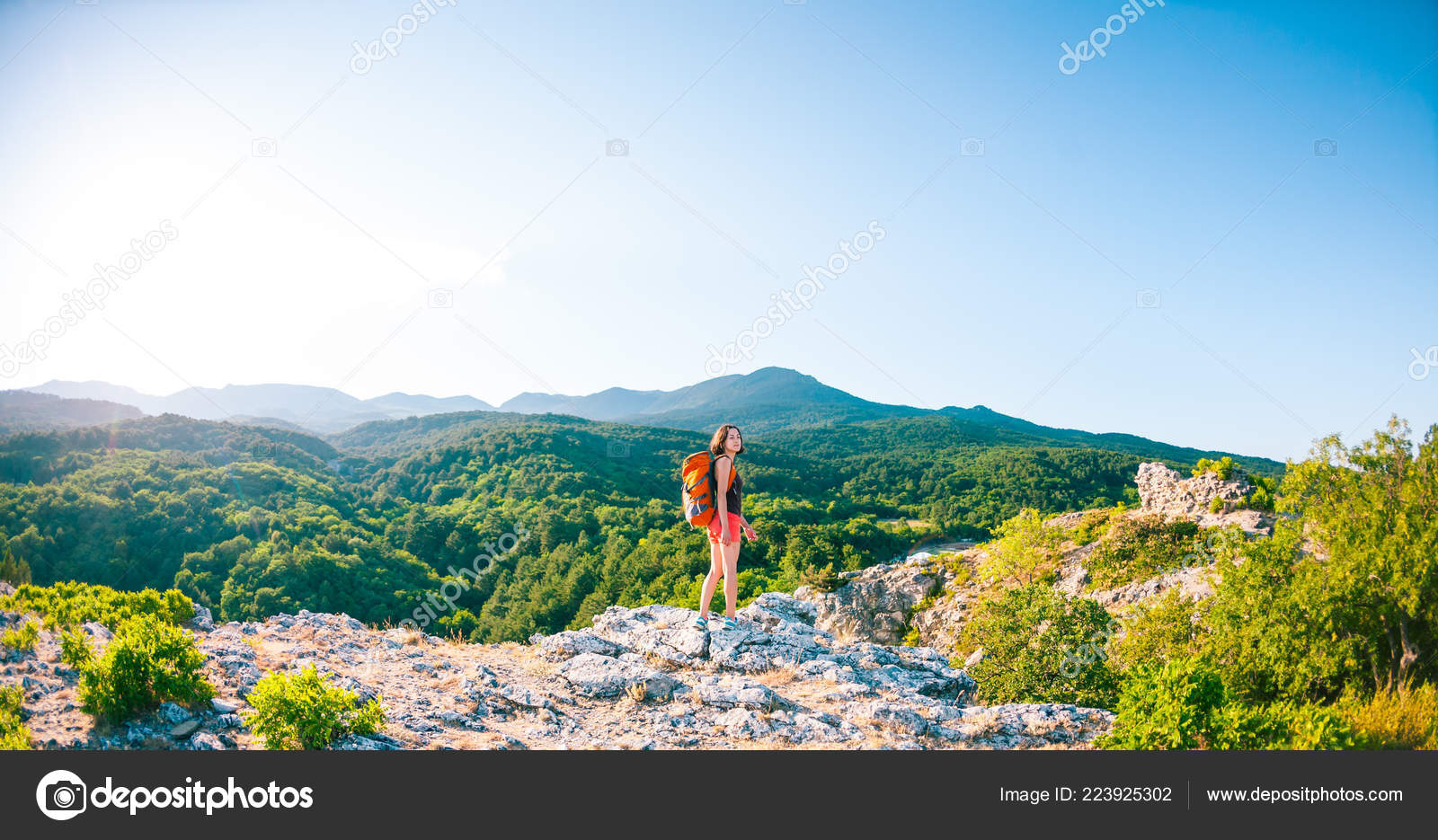 Girl Top Mountain Woman Backpack Walks Mountain Path Climb Top — Stock ...