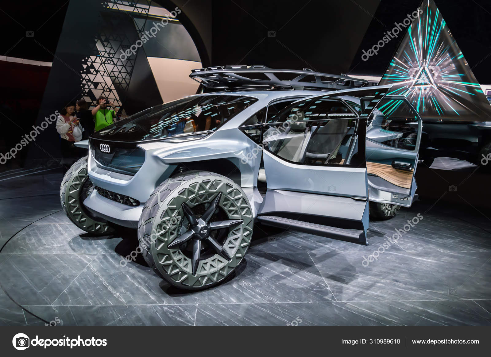 Audi AI:TRAIL autonomous concept car: futuristic off-road vehicle at ...