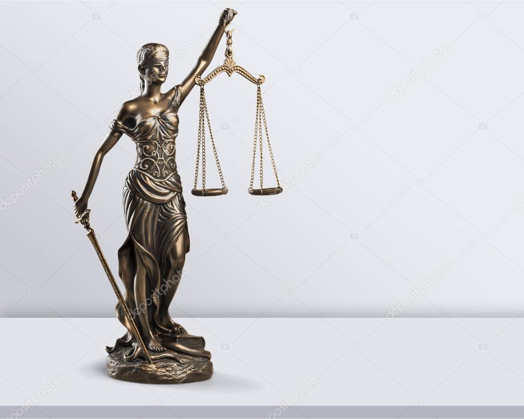 Escultura de Temis, diosa mitológica griega, símbolo de la justicia 2023