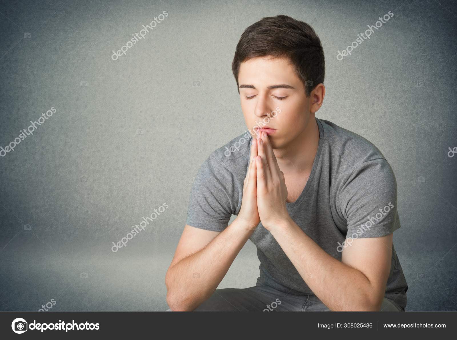 Adolescente Pensando Aislado Fondo: fotografía de stock ...