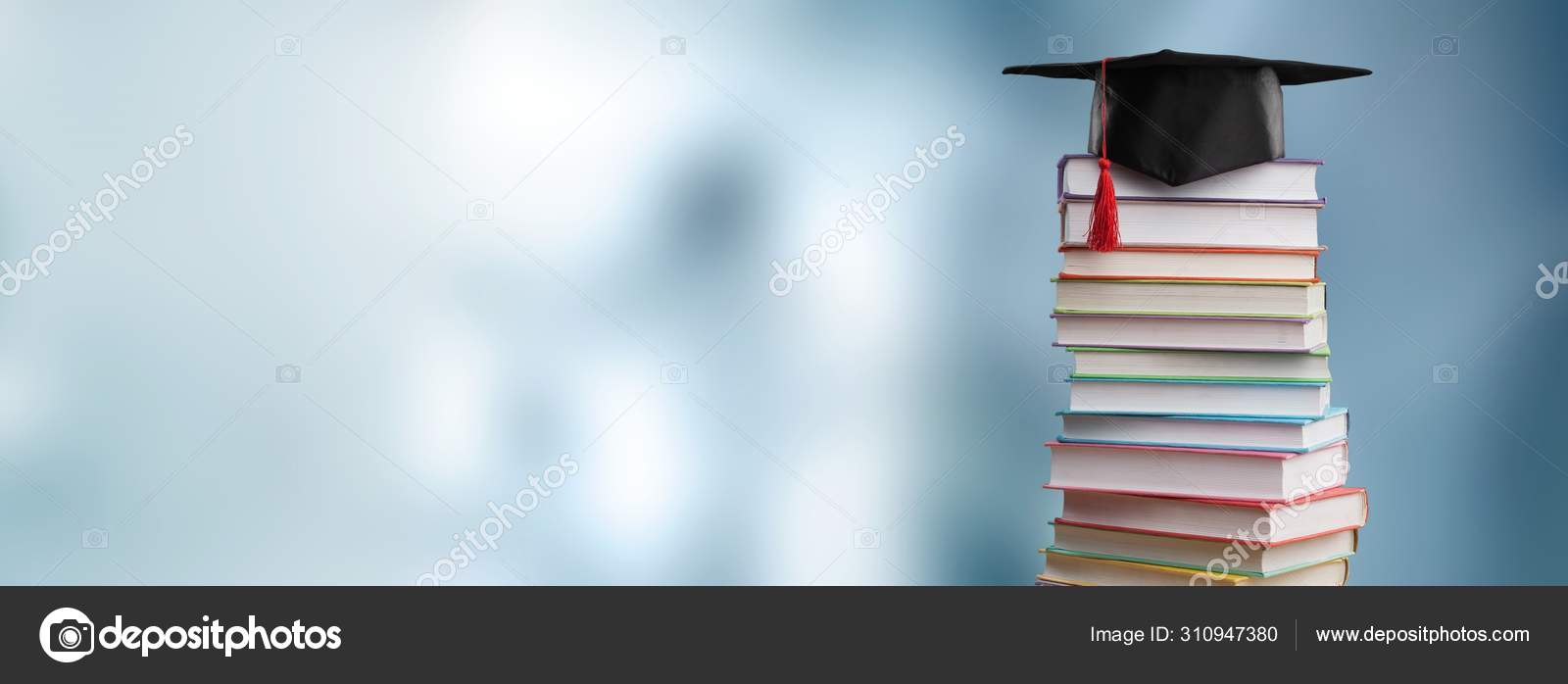 Graduation Hat Stack Books — Stock Photo © billiondigital #310947380