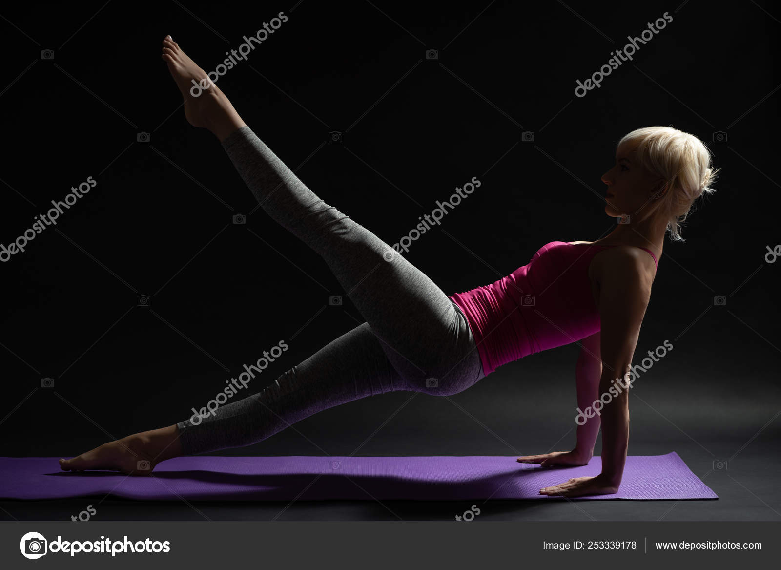 Woman Exercising Pilates Leg Pull Back Exercise — Stock Photo ...