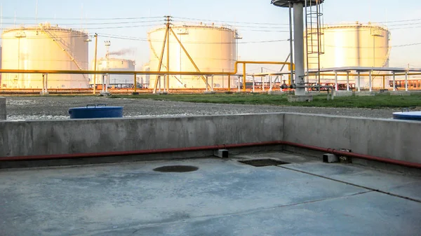 Terminal do tanque de gpl Stock Photos, Royalty Free Terminal do tanque ...