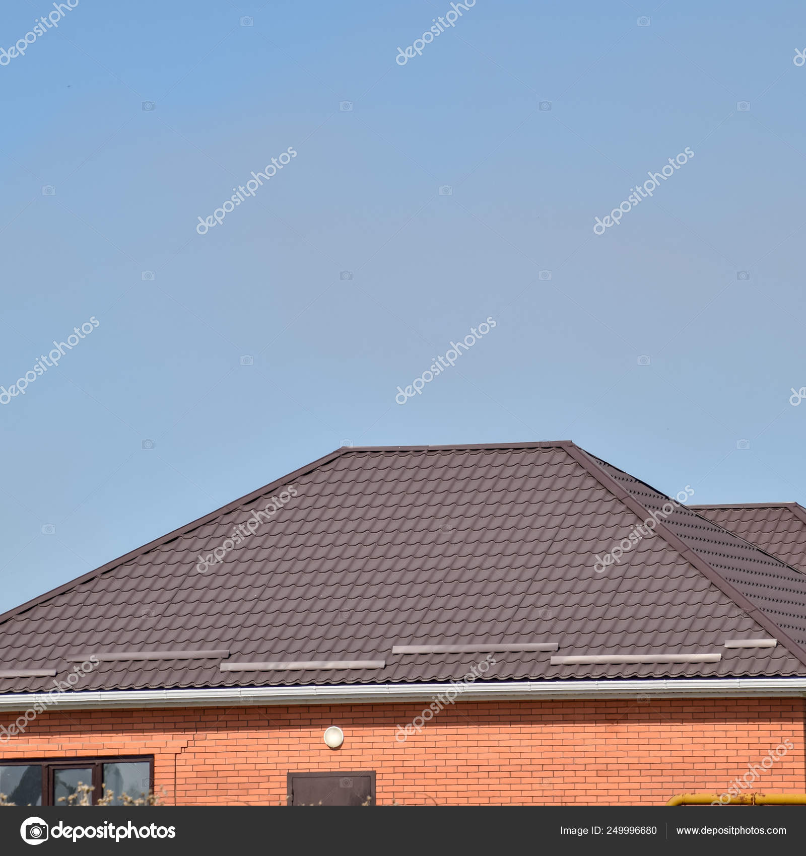Detached house with a roof made of steel sheets. — Stock Photo © Leonid ...