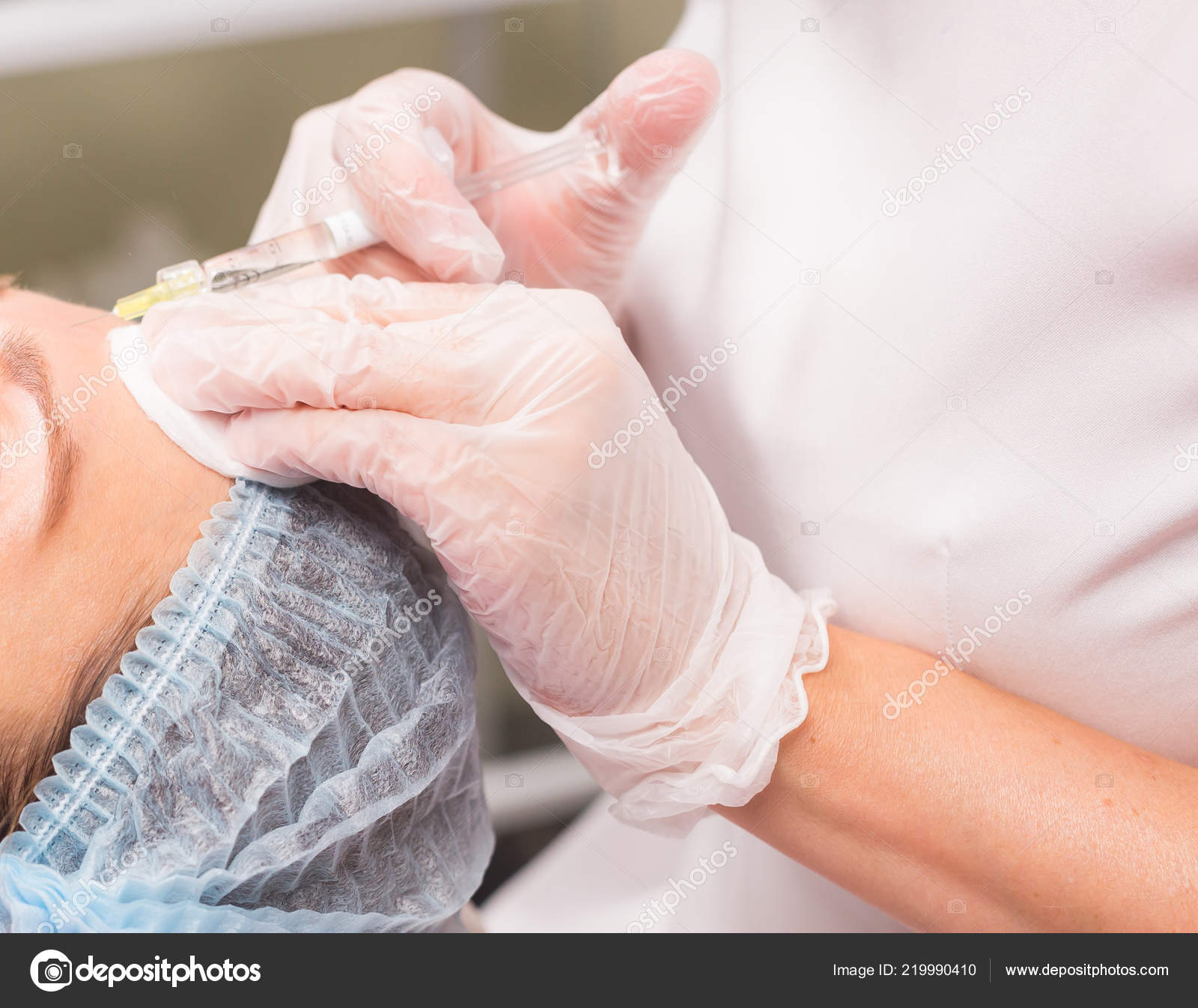People and cosmetology concept - Close up of hands of expert beautician ...
