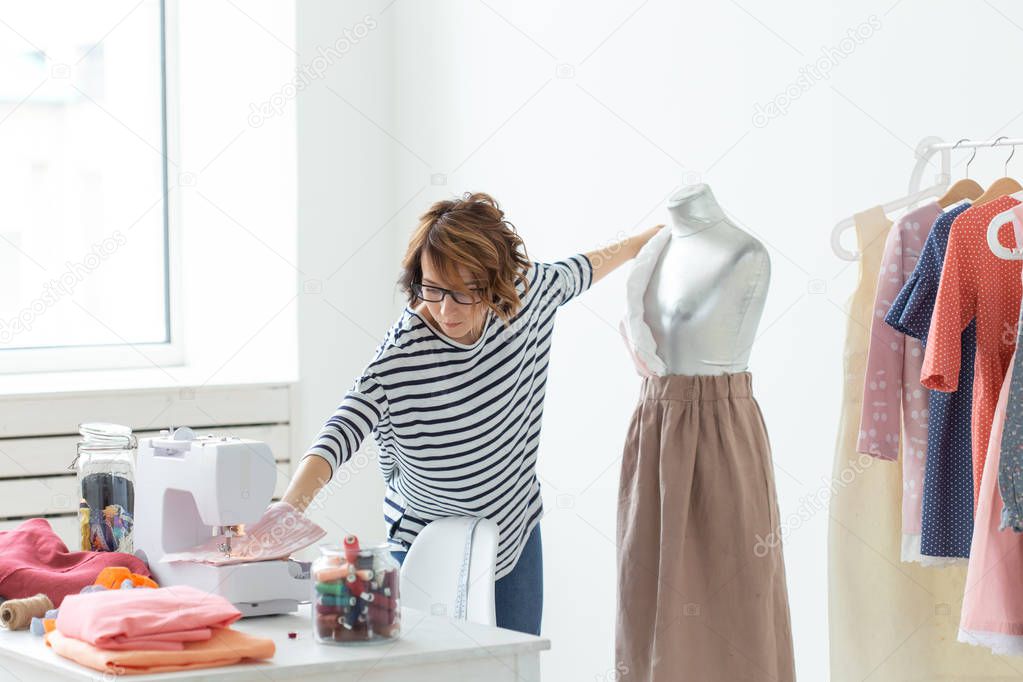 Dressmaker, Small-Sized Enterprises, diseñador de moda y el concepto de ...