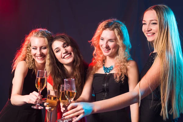 2,641,021 imágenes de Ladies night upton country park 2024 libres de ... 2,641,021 imágenes de Ladies night upton country park 2024 libres de ...