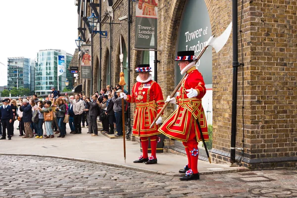 London beefeater Stock Photos, Royalty Free London beefeater Images ...