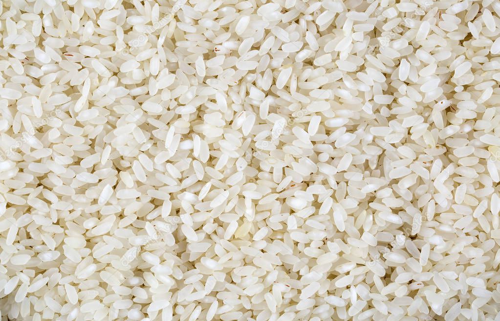 Vista superior de un montón de arroz crudo parcocido aislado sobre ...