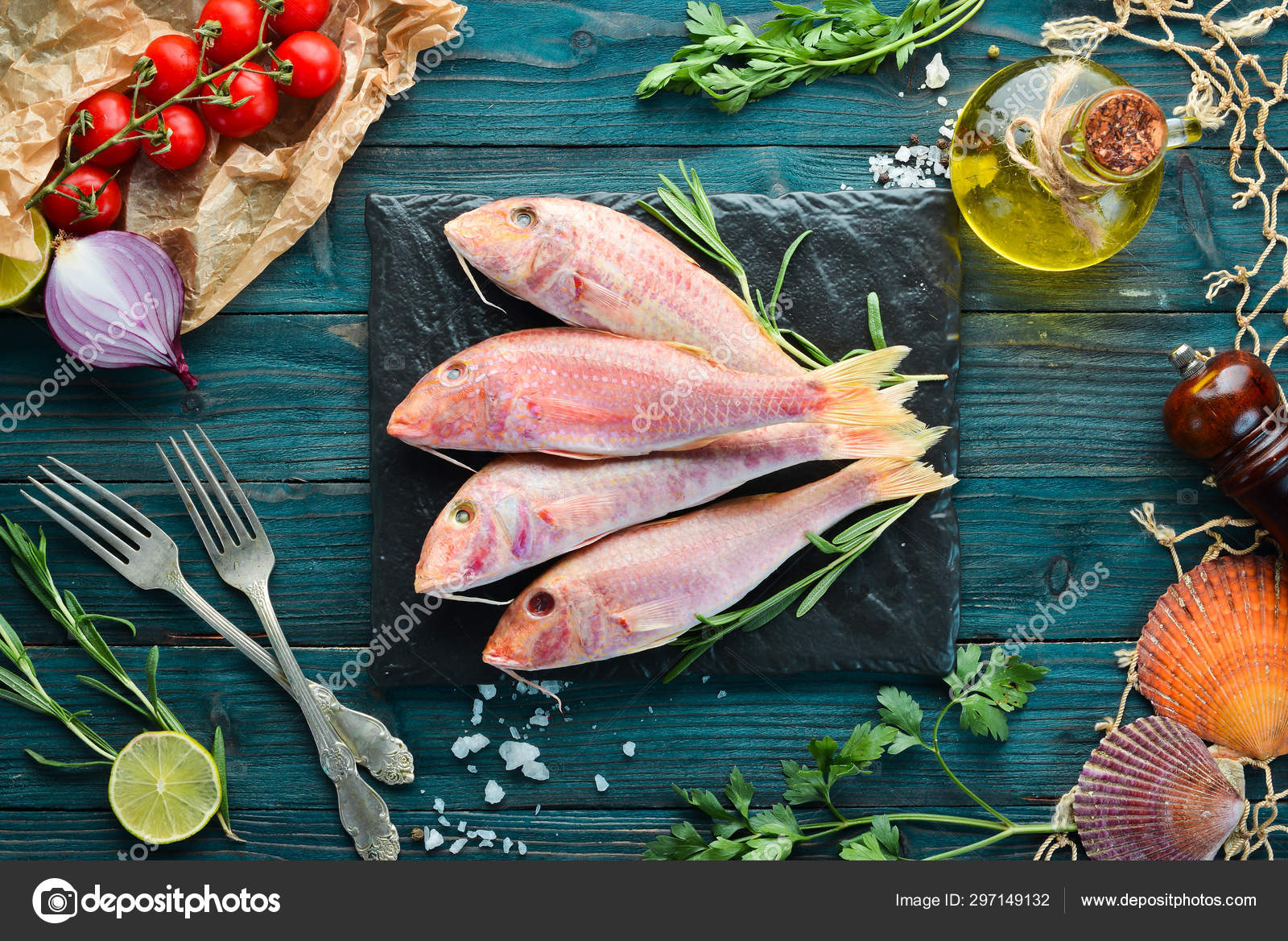 Salmonete Rojo Peces Marinos Mariscos Sobre Fondo Negro Vista Superior ...