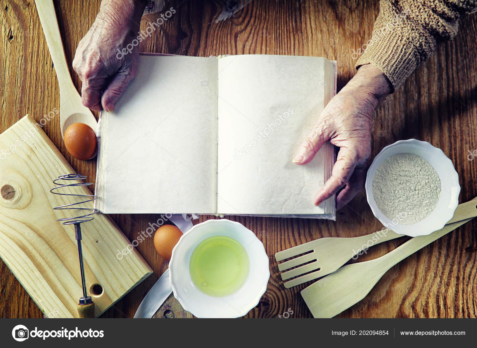 Open recipe book in the hands of an elderly woman — Stock Photo ...