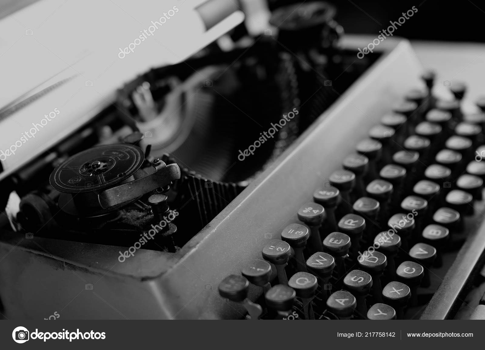 Black and white retro typewriter letter Stock Photo by ©alexkich 217758142