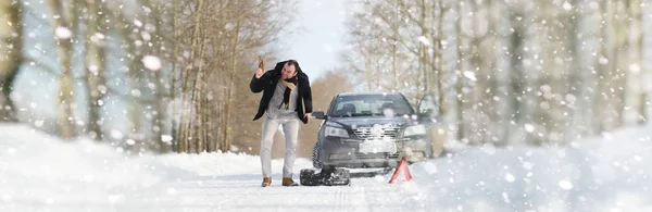 Femme neige automobile Stock Photos, Royalty Free Femme neige ...