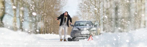 Femme neige automobile Stock Photos, Royalty Free Femme neige ...