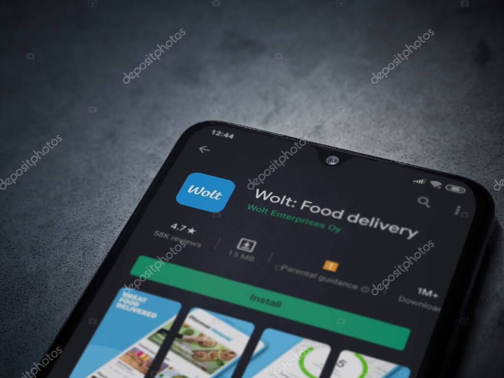 Lod, Israel - 8 de julio de 2020: Wolt app play store page on the ...