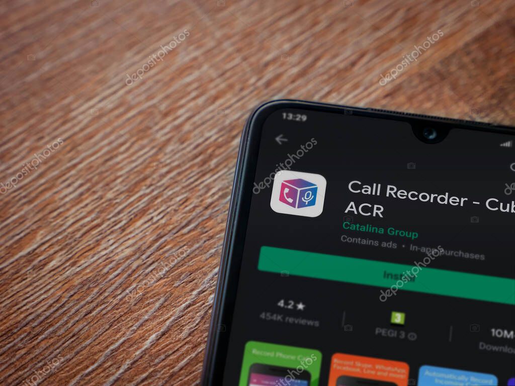 Lod, Israel - 8 de julio de 2020: Cube ACR app play store page on the display of a black mobile ...