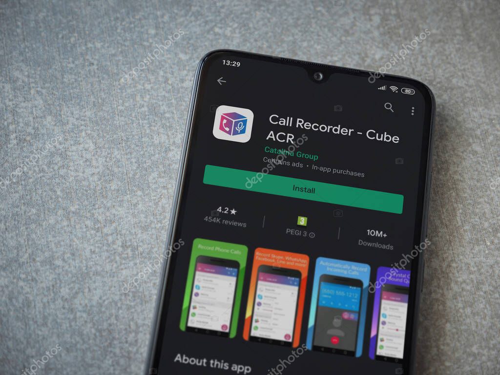 Lod, Israel - 8 de julio de 2020: Cube ACR app play store page on the display of a black mobile ...