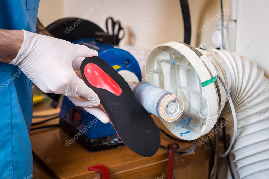 El proceso de fabricación de plantillas individuales ortopédicas para ...