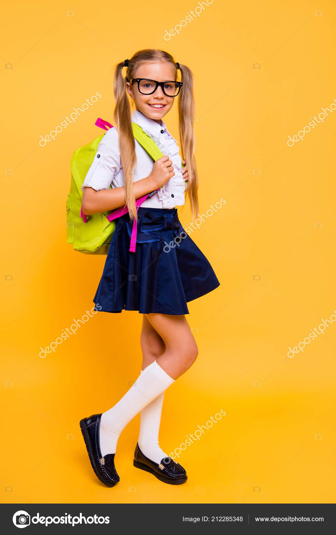 Full length, legs, body, size vertical profile side view photo o ...