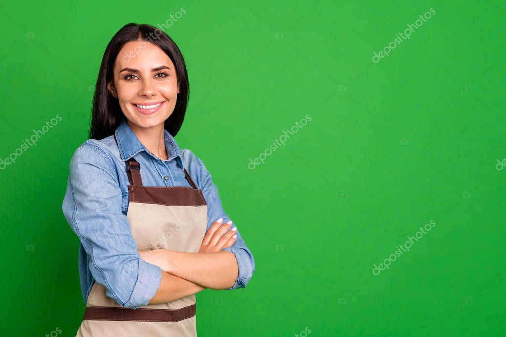 De cerca foto de perfil lateral hermosa ella sus brazos de la señora ...