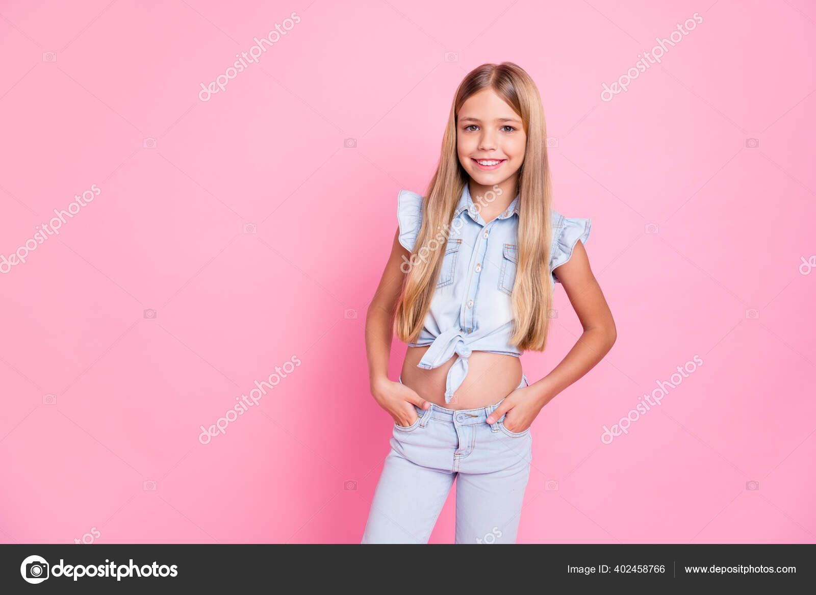 Retrato de ella ella agradable atractivo bonito lindo contenido alegre ...