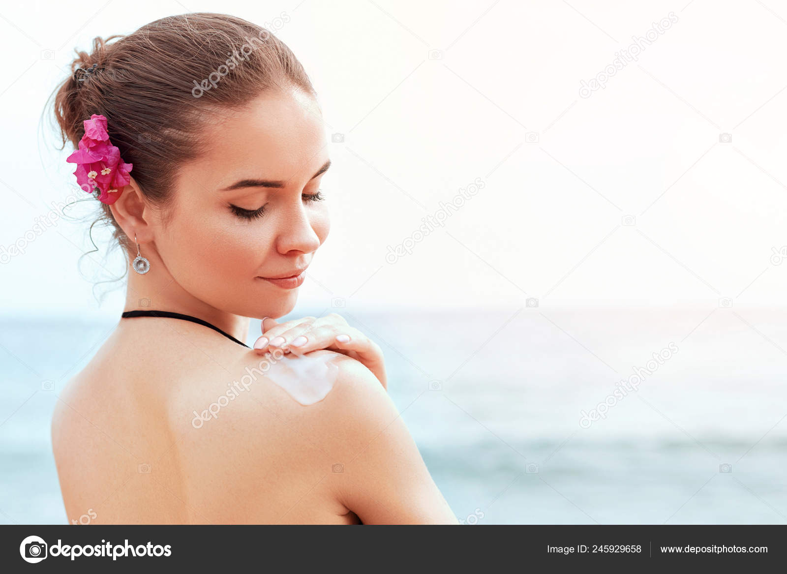 Woman Applying Sunscreen Creme Tanned Shoulder Skincare Body Sun