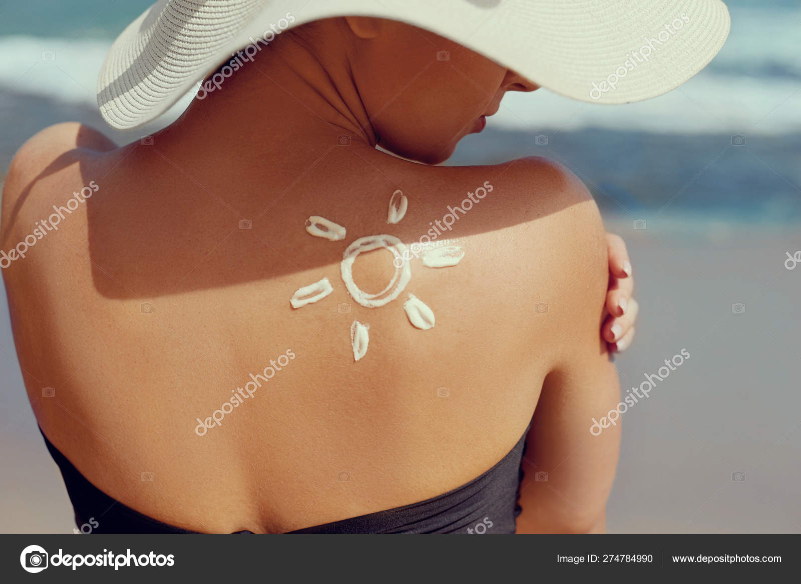 Beauty Woman Applying Sun Cream Creme Tanned Shoulder Form Sun Stock