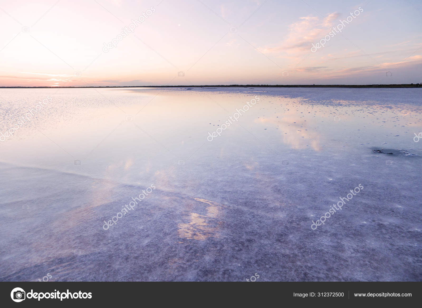 Salt on the bottom. Pink lake Crimson lake. Burlin lake. Bursol ...
