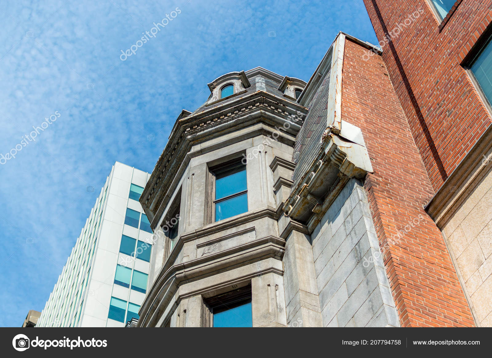 Old Historical Building Large Windows Montreal Downtown Canada — Stock ...