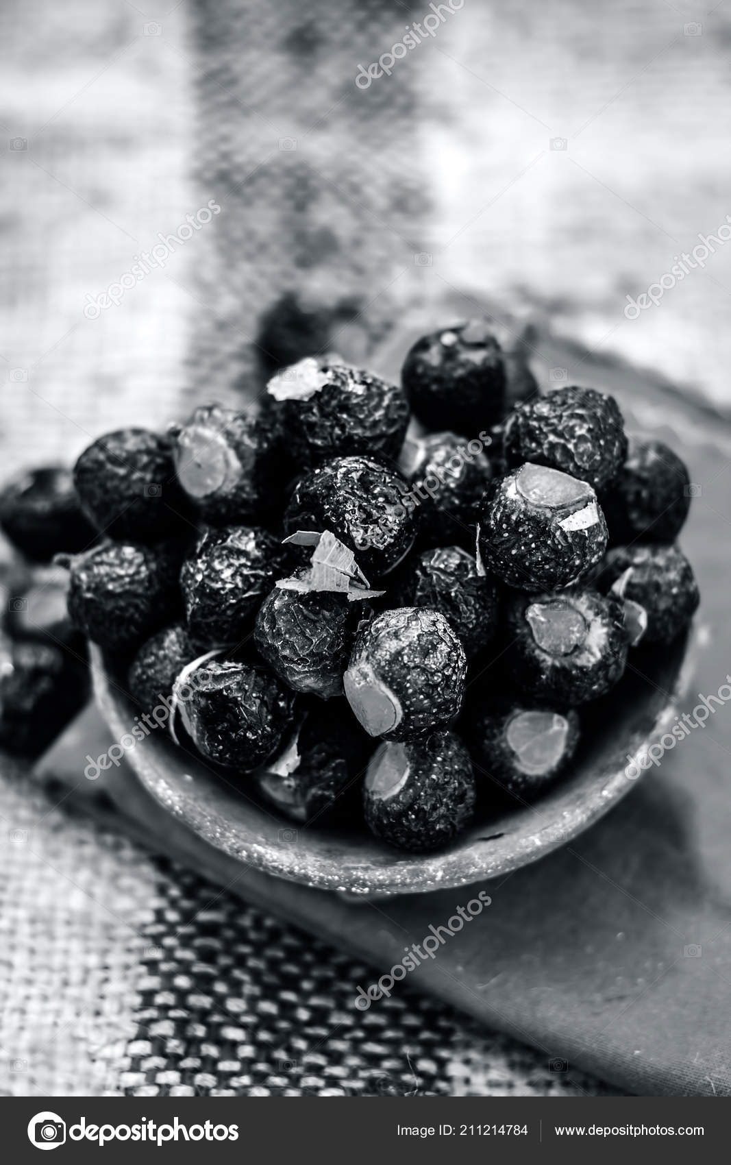 Close Soap Nut Sapindus Clay Bowl Gunny Bag — Stock Photo © mirzamlk ...