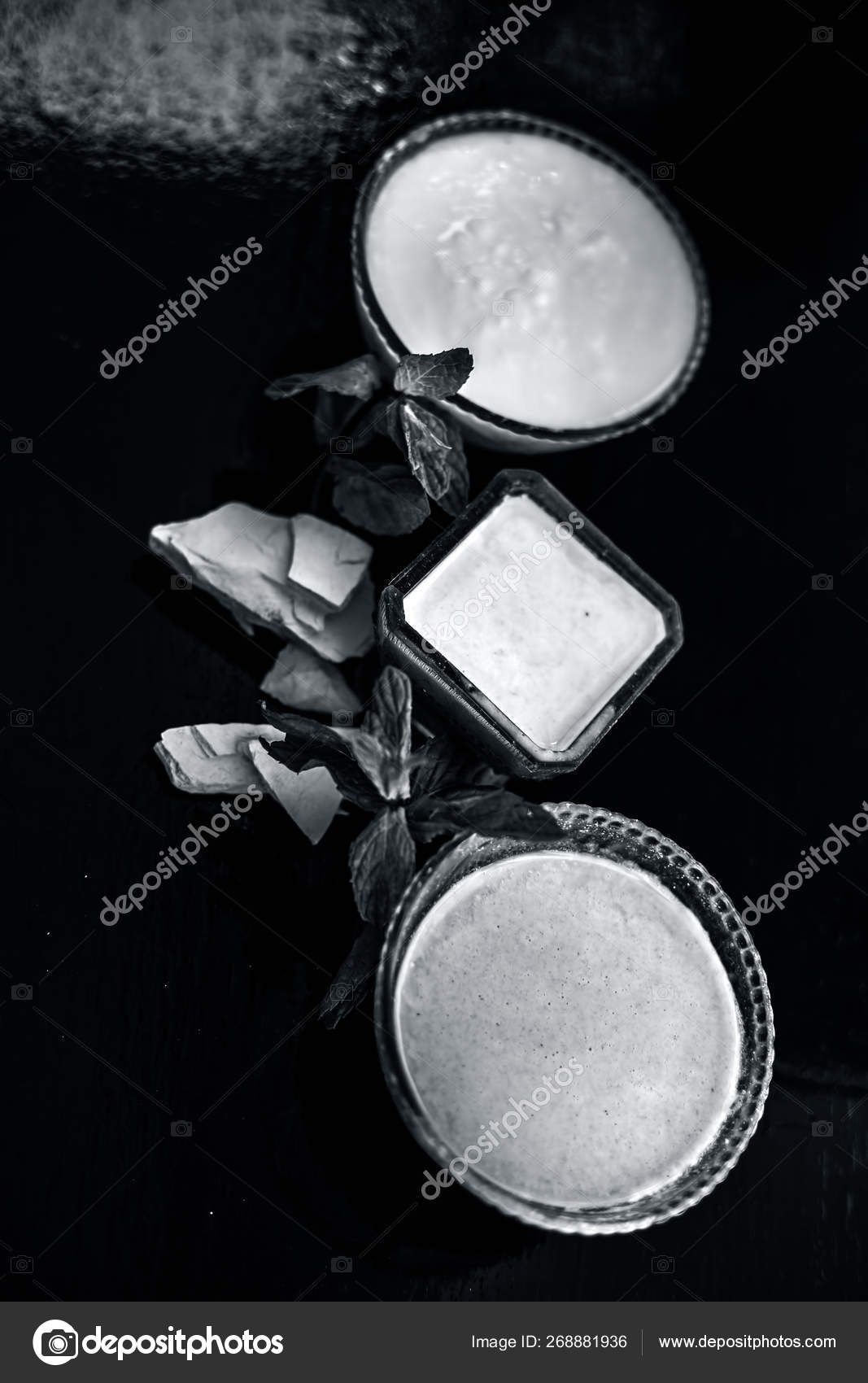 Face Pack Fuller's Earth Mud Multan Bleaching Clay Wooden Surface ...