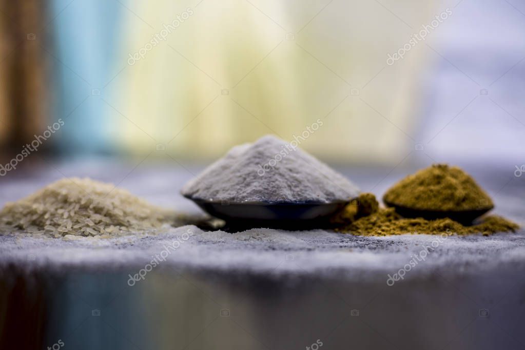 Remedio capilar para la caspa de harina de arroz bien mezclada con ...