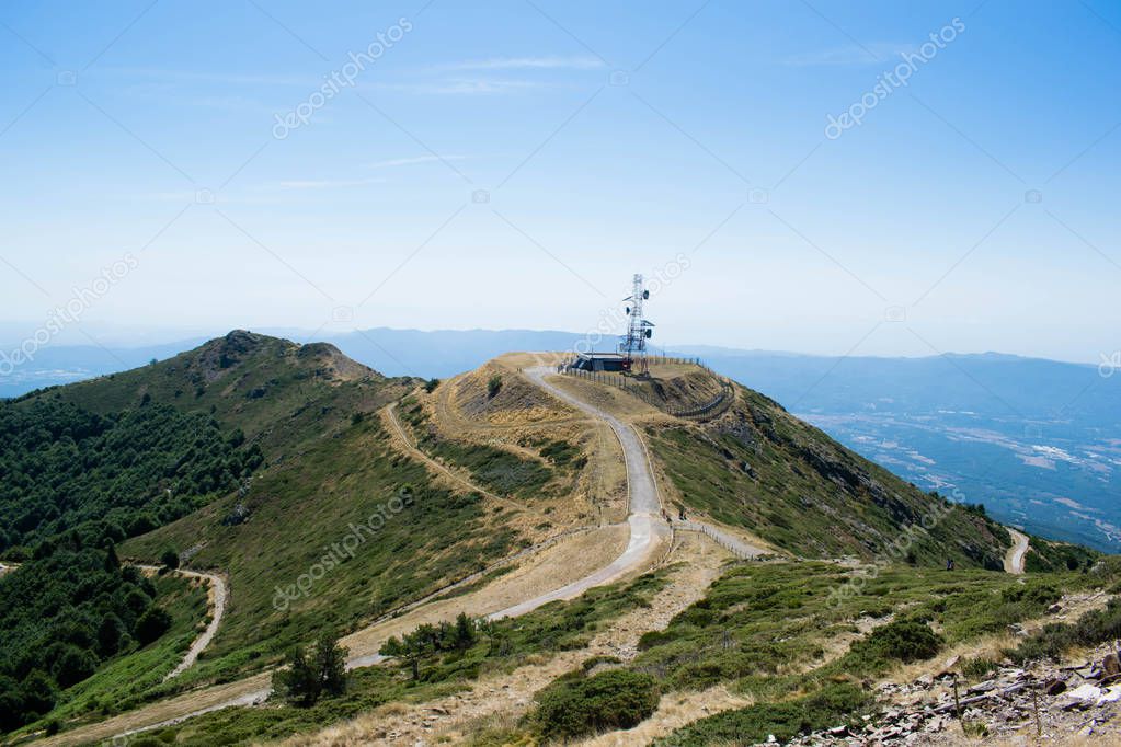 Observatorio Meteorológico en la cima del Turo De L 'home, parque ...